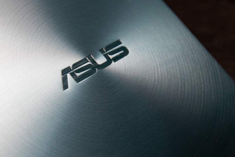 Prezentare ASUS ZenBook Duo 15 - Un laptop portabil si puternic cu ...