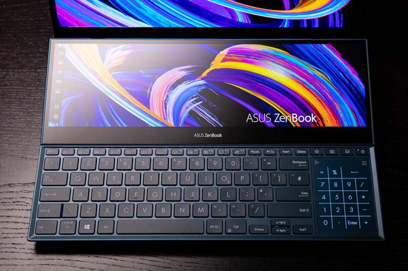 Prezentare ASUS ZenBook Duo 15 - Un laptop portabil si puternic cu ...