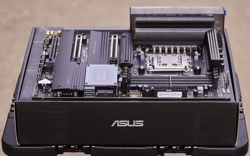 Asus ProArt X670E-Creator Review - Implementare RGB-less cu multa ...