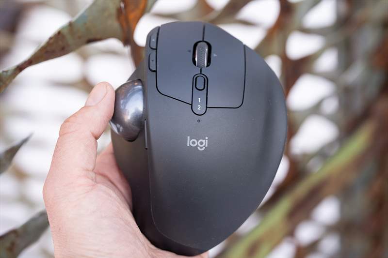 Logitech MX Ergo Review - Mouse semi-vertical cu trackball pentru ...