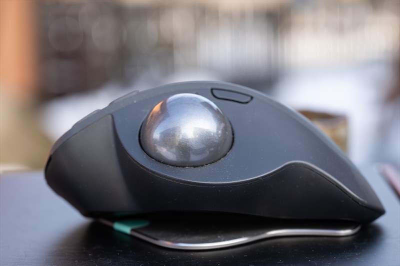 Logitech MX Ergo Review - Mouse semi-vertical cu trackball pentru ...