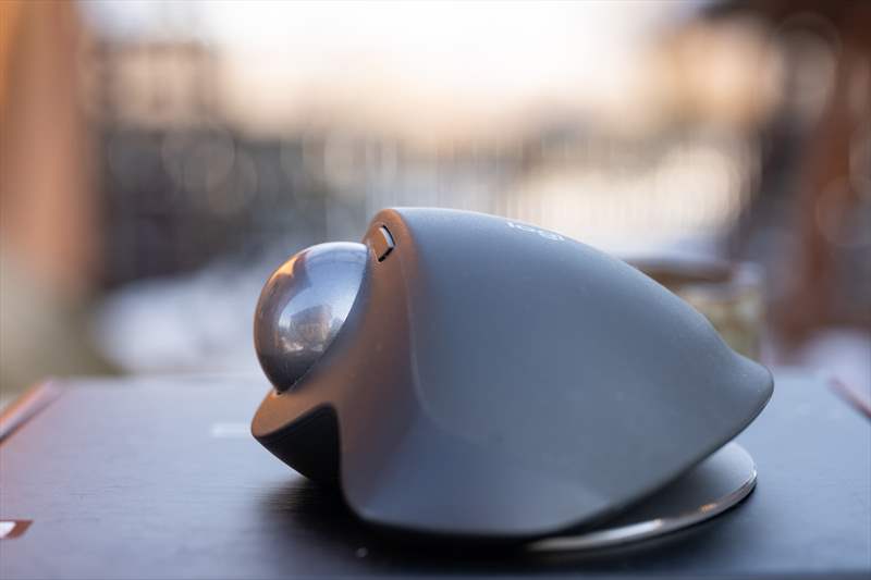 Logitech MX Ergo Review - Mouse semi-vertical cu trackball pentru ...